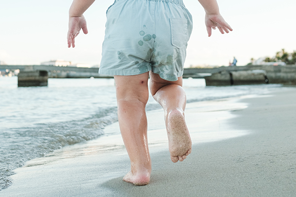 Nacemos descalzos: Beneficios y riesgos de caminar descalzo ...